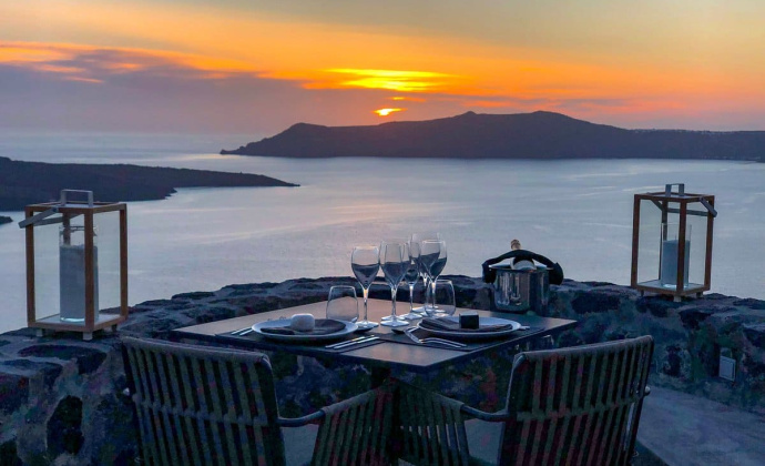 Where is the Best Place to Watch Sunset in Fira (Santorini)? SantoriniDress