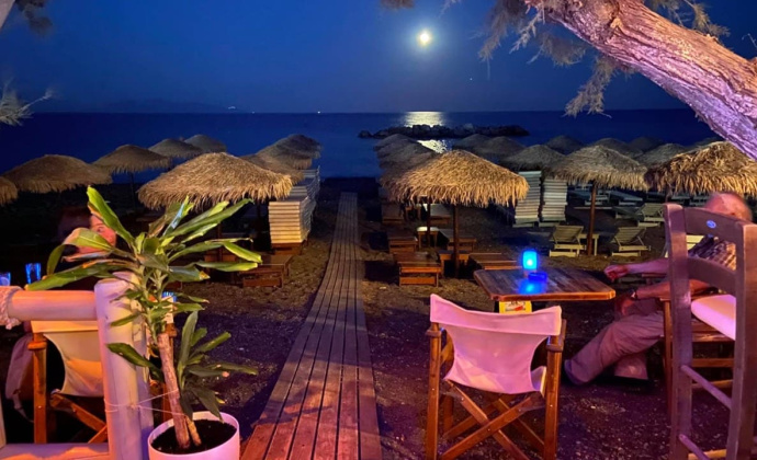 Love Boat Bar in Kamari (Santorini, Greece) - SantoriniDress